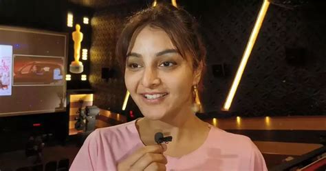 ചേച്ചി വാരിസ് എപ്പോള്‍ കാണും തുനിവ് കണ്ടിറങ്ങിയ മഞ്ജുവിനെ കുഴപ്പിച്ച ചോദ്യം മറുപടിയുമായി താരം