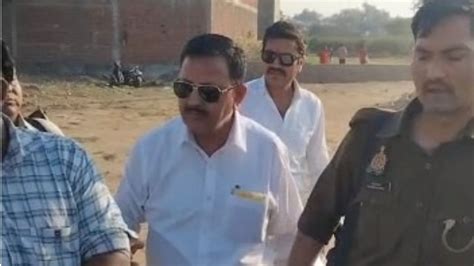 गैंगस्टर पर मेहरबान झांसी पुलिस सरकारी गनर लेकर घूम रहा हत्या का आरोपी
