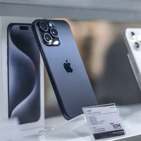 Apple Users Baffled After Spotting Mysterious Purple Dot In Corner Of