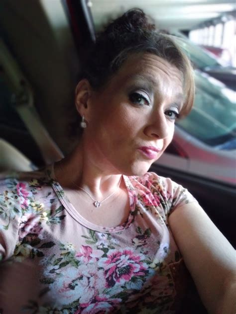 Sarah Timperleys Instagram Twitter And Facebook On Idcrawl