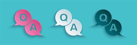 파란색 배경에서 격리된 질문 및 답변 아이콘이 있는 용지 컷 스피치 버블 Q 및 기호 Faq 기호 채팅 음성 거품 및 차트 종이 아트 스타일 벡터 0명에 대한 스톡 벡터