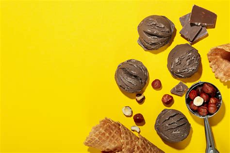 아이스크림을 곁들인 맛있는 음식의 개념 텍스트를 위한 공간 0명에 대한 스톡 사진 및 기타 이미지 0명 갈색 구도 Istock