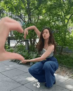 Pokimane Braided Hair Singing  504×500 Pokimane