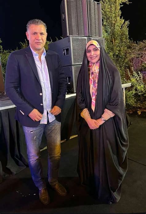 ملاقات علی دایی با خانم مجری چادری تلویزیون عکس صمیمیت عجیب