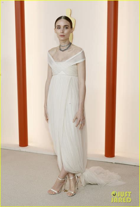 Women Talking Stars Rooney Mara And Jessie Buckley Support The Film At