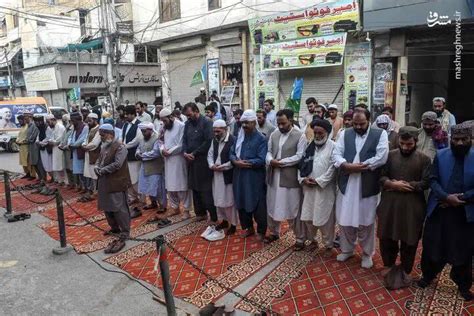 مشرق نیوز عکس اقامه‌ نماز میت غیابی توسط اهل سنت برای سیدحسن نصرالله