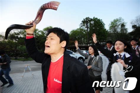 레이디가가 내한공연 즉각 중단하라 뉴스1
