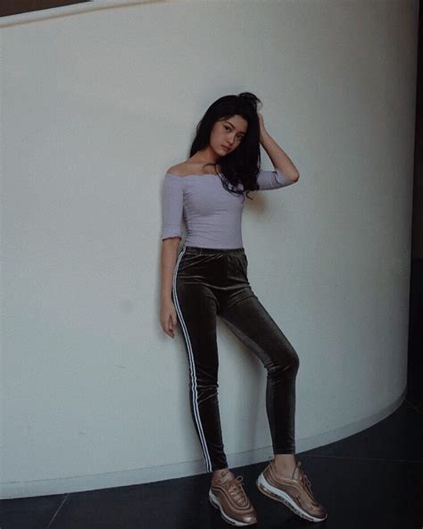 𝓨𝓸𝓻𝓲𝓴𝓸 𝓐𝓷𝓰𝓮𝓵𝓲𝓷𝓮 Di Instagram Gimme A Caption Btw Difotoin