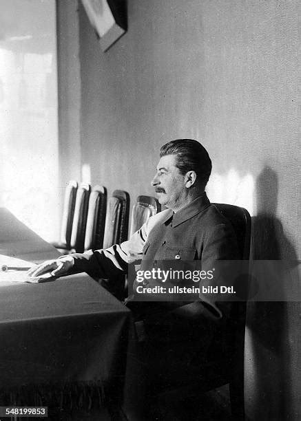Joseph Stalin Portrait Photos And Premium High Res Pictures Getty Images