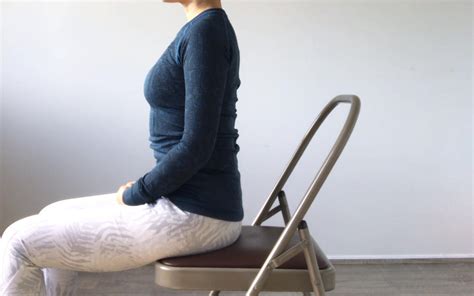 要点：坐直、坐高坐骨、耻骨轻轻下沉肩展寛，肩胛骨轻轻下沉，肋骨下沉轻轻内收 哔哩哔哩