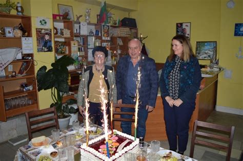 Пенсионерски клуб Чинарите във Вършец отбеляза годишнина снимки