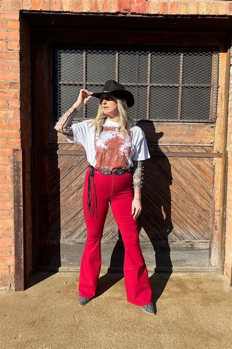 15 Stylish Zach Bryan Concert Outfit Ideas