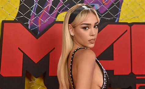 El Calor Del Verano Ha Llegado Y La Cantante Danna Paola Lo Demostró