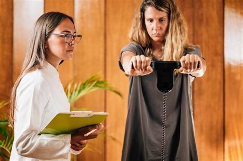 Premium Photo Body Fat Analysis With Electronic Bioelectrical Impedance Scale