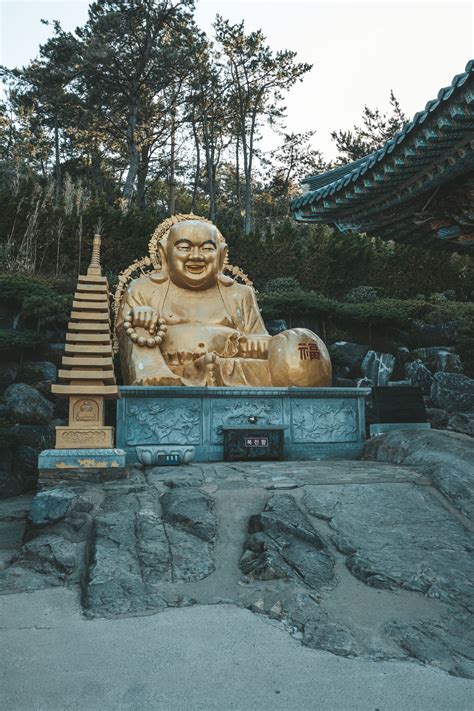 Haedong Yonggungsa Temple Busan A Sea Nic Temple By The Ocean