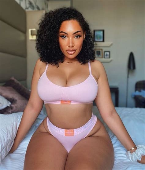 Paris Hk Perfect Body Pic