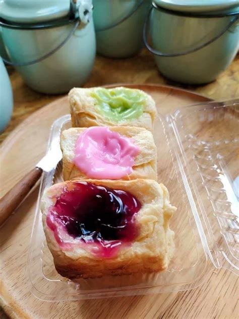 ขนมปังไส้ทะลัก ปังหวาน ขนมปังสังขยา ปังลาวา สัตหีบ Facebook