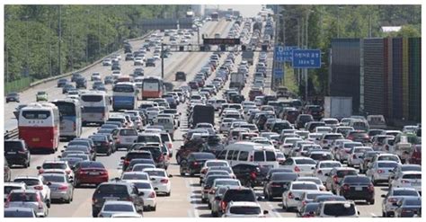 国内一场史无前例大堵车，堵了整整135公里，2个星期没下高速