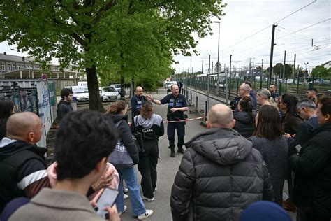 Nantes Une Lycéenne Tuée Et 3 Blessés Dans Une Attaque Au Couteau