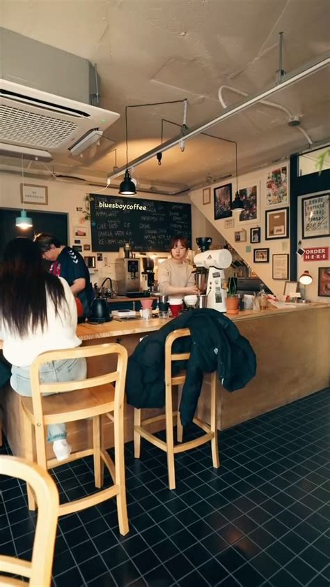 Yeong🇰🇷 피롤츠커피하우스 Pirultzcoffeehouse 가을 끝자락 낭만의 피롤츠 📍피롤츠커피하우스 서울 용산구 한강대로 56 1 2층 •푸딩 정말