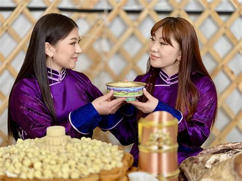 Dima Xvii жарны “Элдэв эрдэнэт” хэмээх модон МОГОЙ🐍 жилийн сар шинийн мэнд дэвшүүлье Facebook