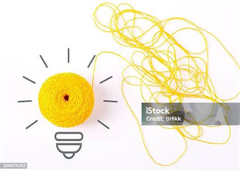 영감 컨셉입니다 실 옐로우 전구 Metaphor 알맞음 아이디어예요 기업 재무와 산업에 대한 스톡 사진 및 기타 이미지 기업 재무와 산업 노랑 마케팅 Istock