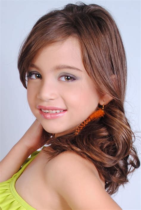 Pin En Niña Model Venezuela