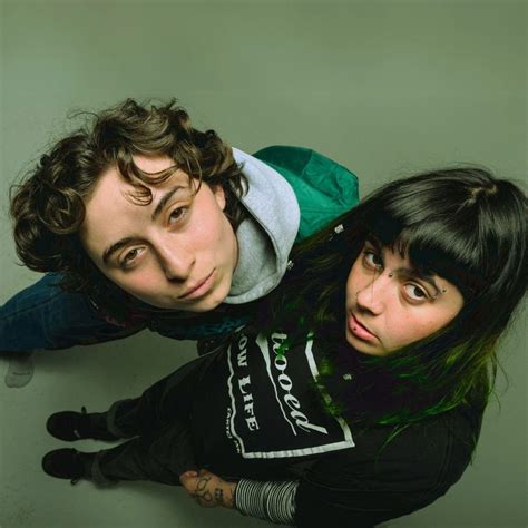 Review Sorry Mom Celebrates Hopeless Records Signing With Carnival