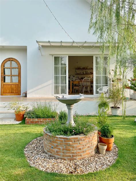 Diy รองอิฐปลูกดอกไม้แต่งสวน แกลเลอรีที่โพสต์โดย ป๊าม๊าอยู่บ้าน Lemon8