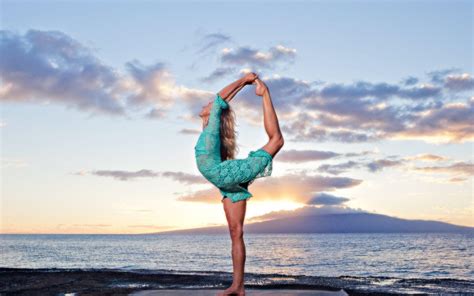 Yoga Girl Wallpapers Top Free Yoga Girl Backgrounds Wallpaperaccess