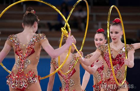 포토 리듬체조 후프 연기하는 러시아