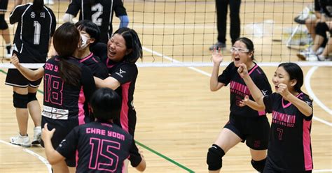 [kb스타즈 청소년배구대회] 신명중 여중부 결승진출 환호하는 선수들