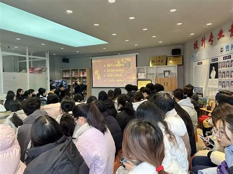 “一站式”学生社区建设｜“数据驱动未来，挑战成就自我”——丽琼工作室开展优秀学子 成长经验分享讲座 数学与大数据学院