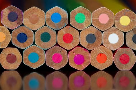 배경 화면 그림 검은 빨간 반사 삽화 표 녹색 노랑 육각형 무늬 주황색 원 담홍색 연필 선명한 시안 색 크레용 마젠타 라임 미술