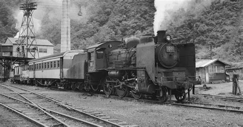 撮影 田辺多知夫氏 1965 07 20 C56 1001 が牽く混合列車 雄別炭山 雄別炭山風景 倉の中のボールドウィン1Dテンダ機