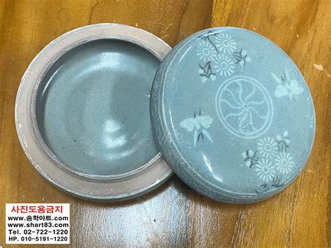 청자도자기 분합 국화ㆍ나비문양 분함 분통 옛여인들 화장품함 재현품 예쁜 도자기 분각 송학아트 옛날물건ㅣ골동품ㆍ고가구ㆍ도자기ㅣ영상소품 ㅣ엔틱인테리어소품