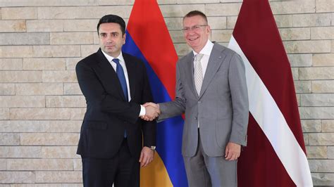 Ալեն Սիմոնյանը հանդիպել է Լատվիայի նախագահ Էդգարս Ռինկեւիչսի հետ Youtube