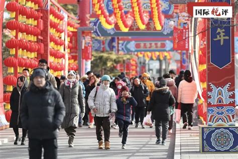 ပထမဆုံး အကြိမ် ကျင်းပသည့် “ကမ္ဘာ့ဒြပ်မဲ့ယဉ်ကျေးမှုအမွေအနှစ် ဗားရှင်း” တရုတ်နွေဦးပွဲတော်သည် တရုတ