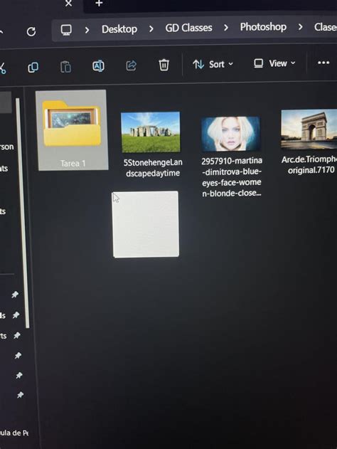 Dragging File Has White Square But Sometimes Doesnt Rwindows11