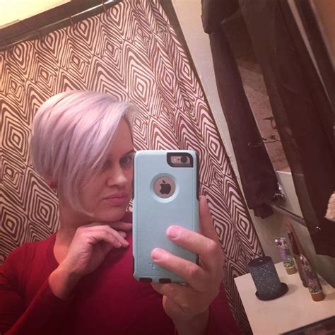 Pixie Cut Platinum 💖 Pixie Cut Pixie Mirror Selfie