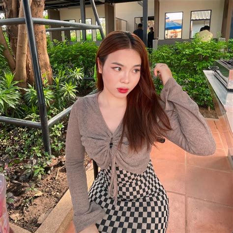 ទង់ សុជាតា