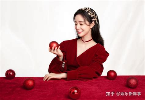 龚婉怡甜美圣诞写真曝光 红色着装气息浓郁 知乎