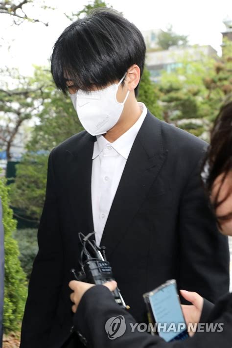 병역법 위반 혐의 첫 공판 출석하는 라비 연합뉴스