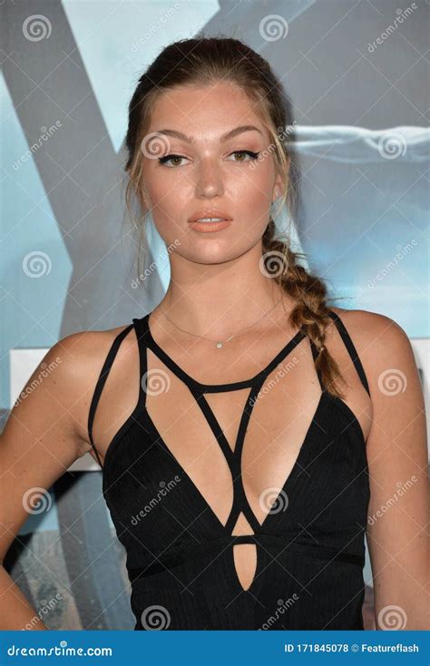 Lili Simmons Westworld