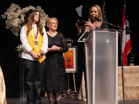 Escuela Hotelera De San Juan Celebra Récord De Graduación Brandstudio