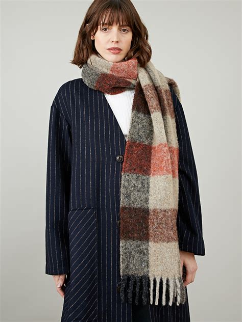 Mot Models Felix Burnett