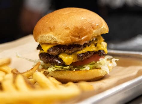12 Fast Food Chains That Use 100 Ground Beef In Their Burgers