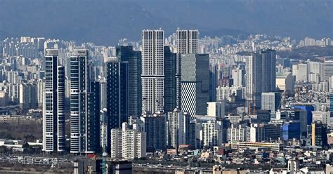 걸어서 5분인데 5억 더 비싸요” 성수 한강변 아파트 주민들 희비 엇갈린 이유 부동산360