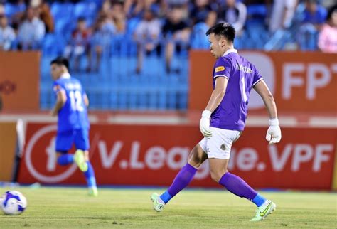 Coach Van Sy Son Was Not Allowed To Rest Goalkeeper Van Cong Reviewed