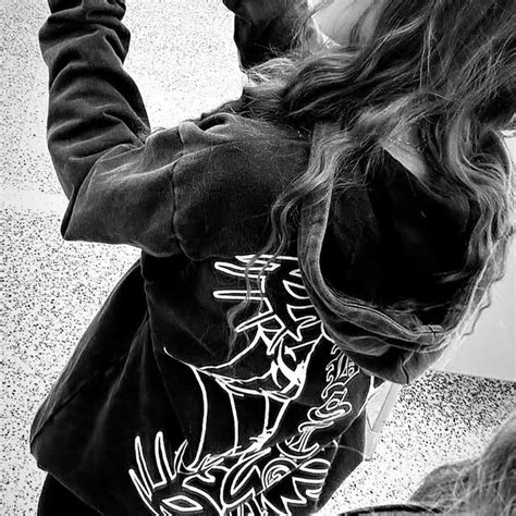 Leea Lahti • Threads Say More